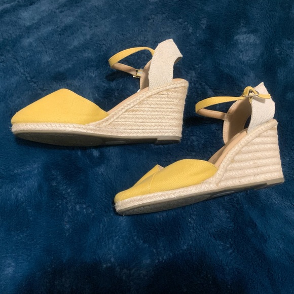 me too | Shoes | These Sunny Gold Espadrille Wedges Are Ready For ...